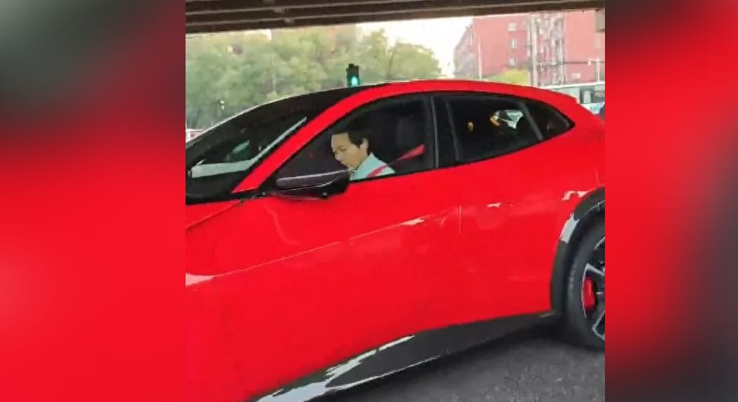 Lei Jun spotted driving Ferrari SUV, fueling speculation on the upcoming EV SUV - XiaomiTime